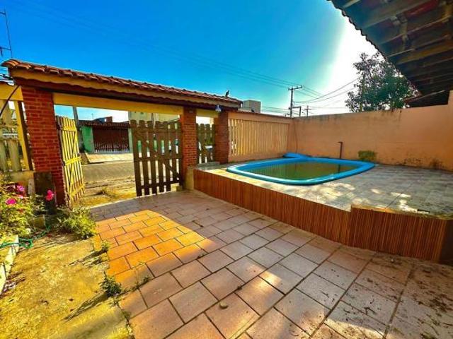 CASA COM PISCINA A VENDA NA PRAIA EM ITANHAÉM/SP