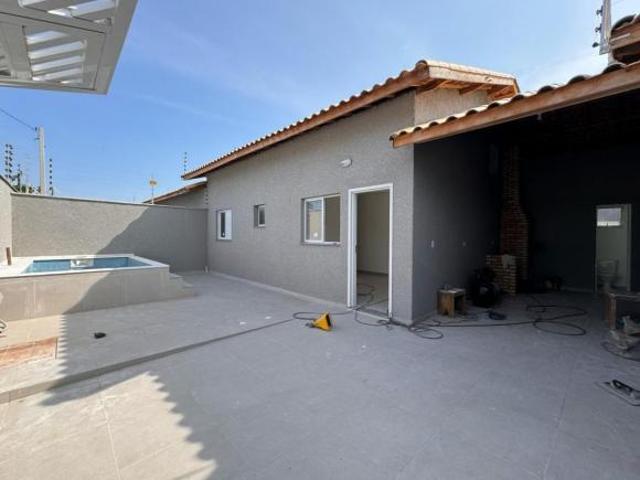 CASA COM PISCINA A VENDA NA PRAIA EM ITANHAÉM/SP