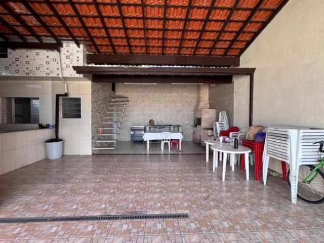 CASA COM PISCINA A VENDA NA PRAIA EM ITANHAÉM/SP
