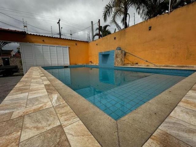 CASA COM PISCINA A VENDA NA PRAIA EM ITANHAÉM/SP