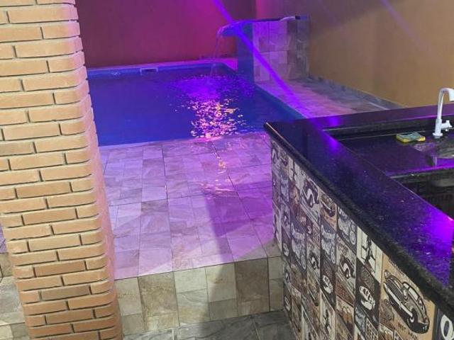 CASA COM PISCINA A VENDA NA PRAIA EM ITANHAÉM/SP