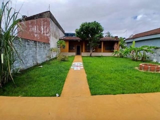 CASA COM PISCINA A VENDA NA PRAIA EM ITANHAÉM/SP
