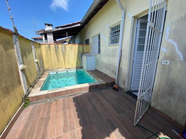 CASA COM PISCINA A VENDA NA PRAIA EM ITANHAÉM/SP