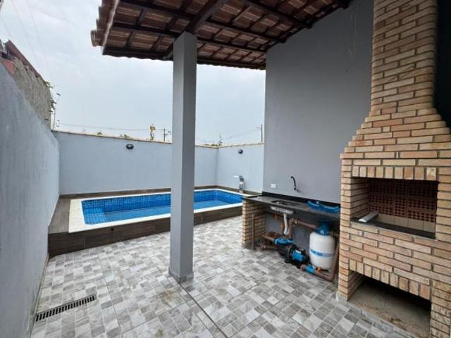 CASA COM PISCINA A VENDA NA PRAIA EM ITANHAÉM/SP