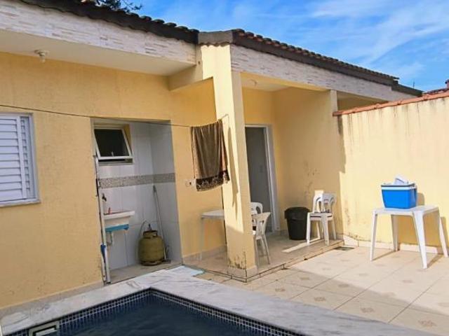CASA COM PISCINA A VENDA NA PRAIA EM ITANHAÉM/SP
