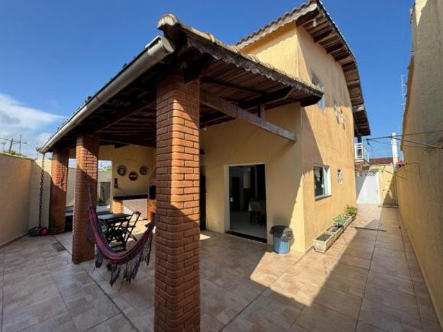CASA COM PISCINA A VENDA NA PRAIA EM ITANHAÉM/SP