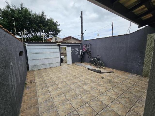 CASA COM PISCINA A VENDA NA PRAIA EM ITANHAÉM/SP