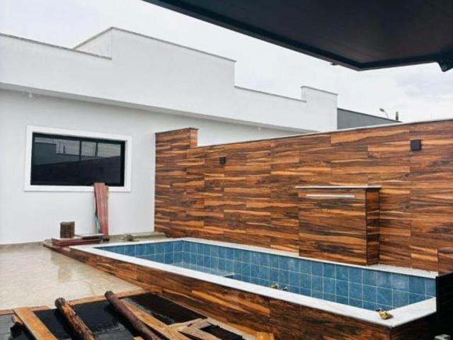 CASA COM PISCINA A VENDA NA PRAIA EM ITANHAÉM/SP