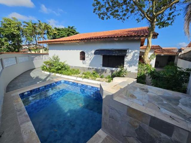 CASA COM PISCINA A VENDA NA PRAIA EM MONGAGUÁ/SP