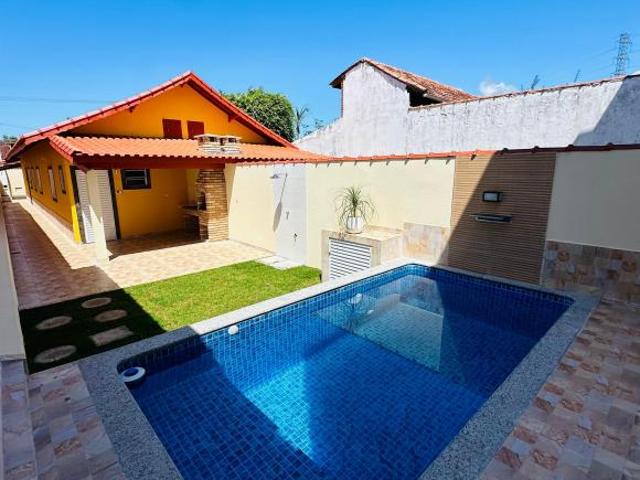 CASA COM PISCINA A VENDA NA PRAIA EM MONGAGUÁ/SP