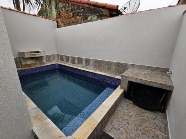 CASA COM PISCINA A VENDA NA PRAIA EM MONGAGUÁ/SP