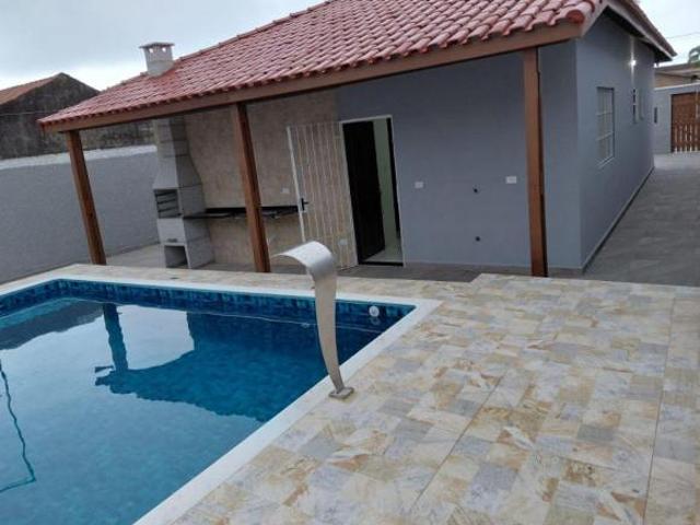 CASA COM PISCINA A VENDA NA PRAIA EM MONGAGUÁ/SP