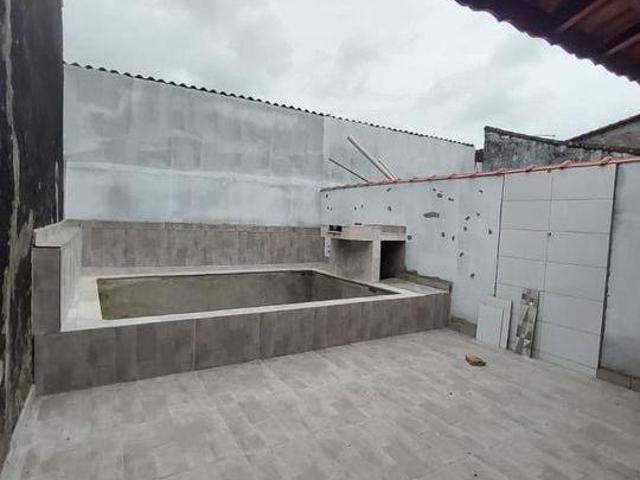 CASA COM PISCINA A VENDA NA PRAIA EM MONGAGUÁ/SP