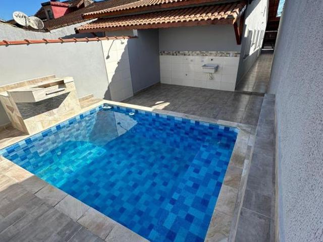 CASA COM PISCINA A VENDA NA PRAIA EM MONGAGUÁ/SP