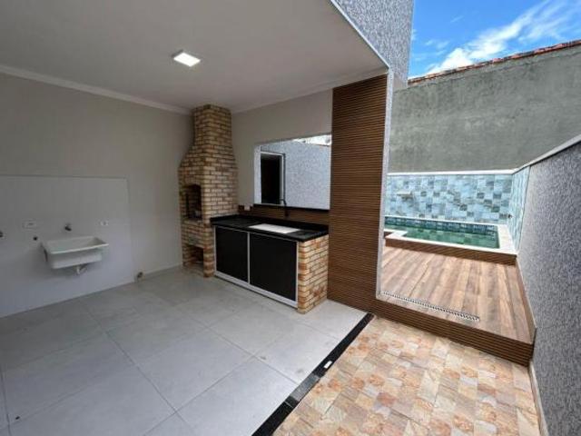CASA COM PISCINA A VENDA NA PRAIA EM PERUÍBE