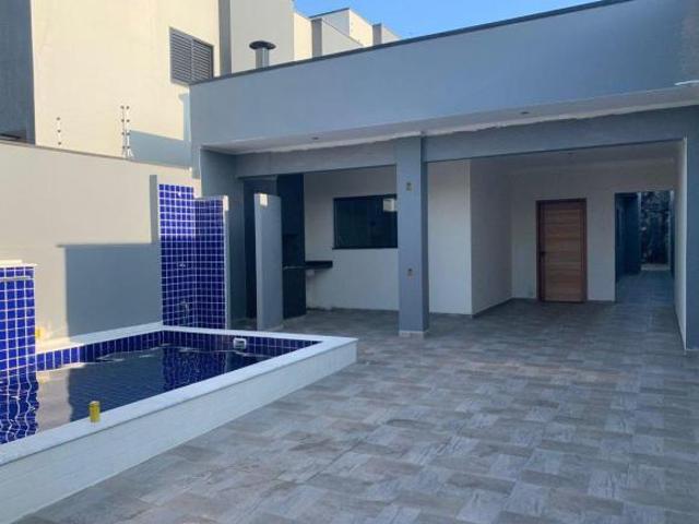 CASA COM PISCINA A VENDA NA PRAIA EM PERUIBE/SP