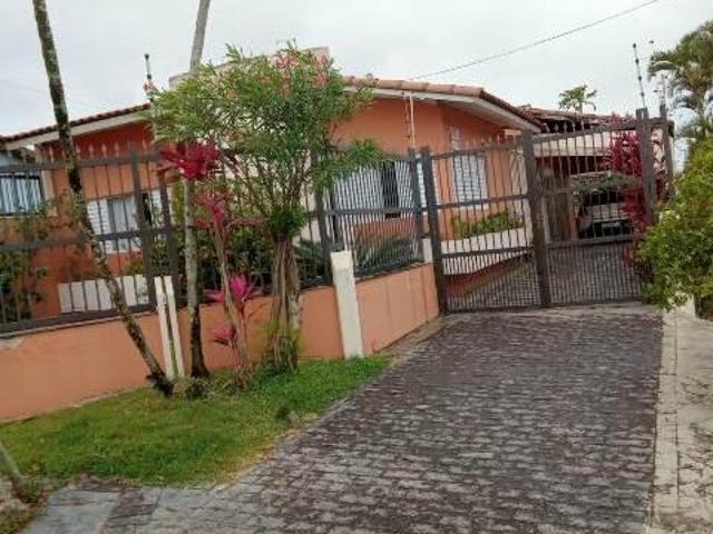 CASA COM PISCINA A VENDA NA PRAIA EM PERUIBE/SP