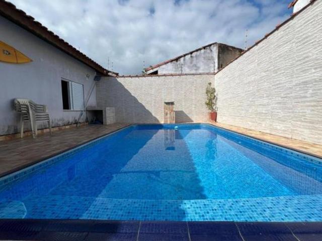 CASA COM PISCINA A VENDA NA PRAIA EM PERUÍBE/SP