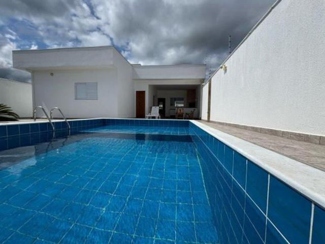 CASA COM PISCINA A VENDA NA PRAIA EM PERUIBE/SP