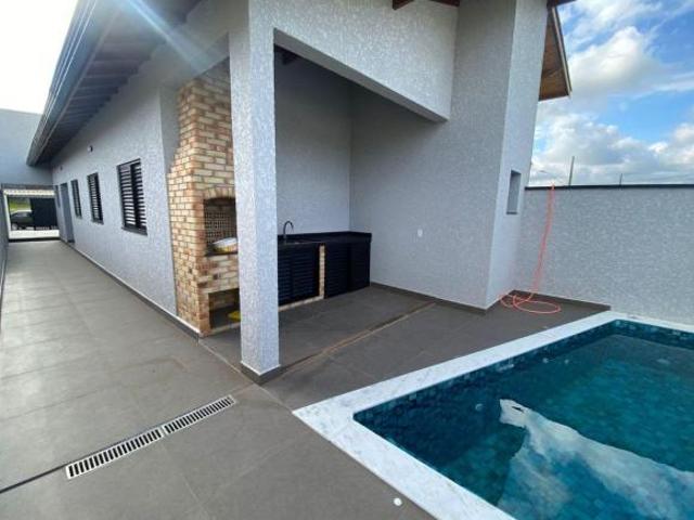 CASA COM PISCINA A VENDA NA PRAIA EM PERUÍBE/SP