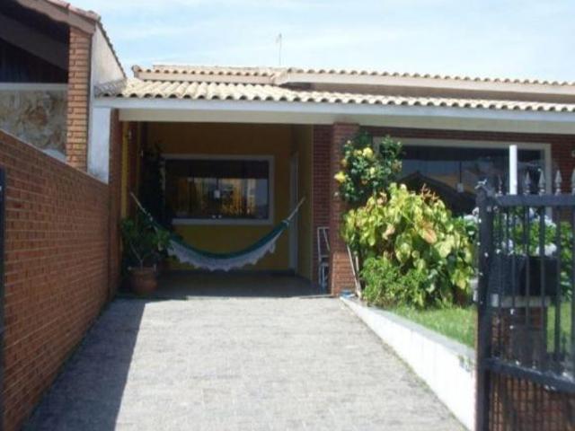 CASA COM PISCINA A VENDA NA PRAIA EM PERUIBE/SP