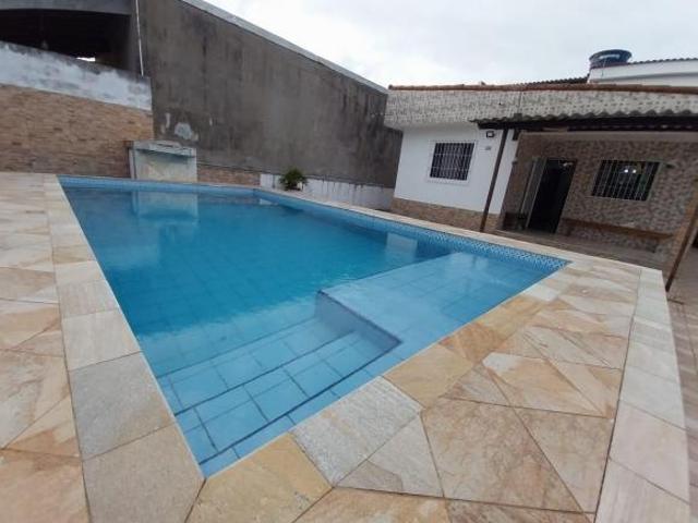 CASA COM PISCINA A VENDA NA PRAIA EM PERUIBE/SP