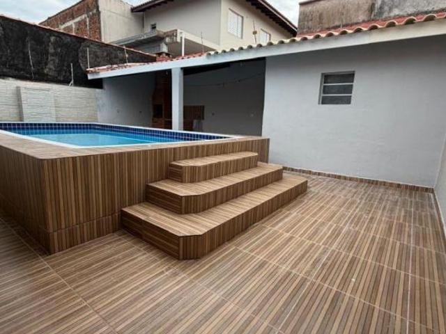 CASA COM PISCINA A VENDA NA PRAIA EM PERUÍBE/SP