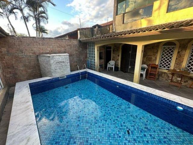 CASA COM PISCINA A VENDA NA PRAIA EM PERUIBE/SP