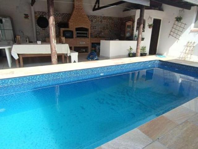 CASA COM PISCINA A VENDANA PRAIA EM ITANHAÉM