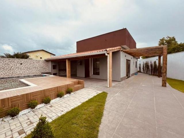 Casa com piscina Alto padrão Itanhaém com 03 quartos