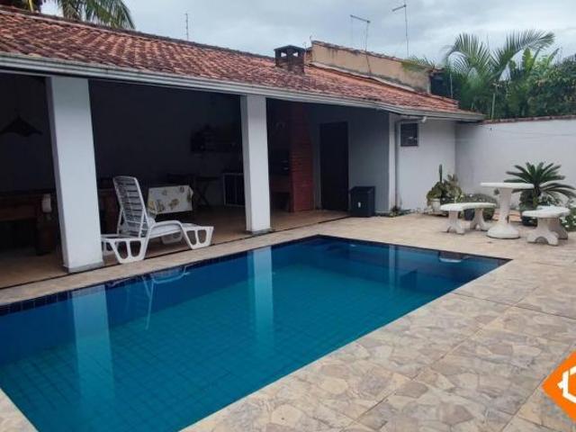 CASA COM PISCINA APENAS 200M DO MAR! 2 QUARTOS + EDÍCULA ITANHAEM/SP