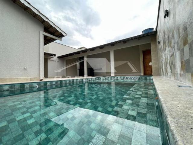 Casa com Piscina aquecida á venda no Jardim Serrano Caldas Novas