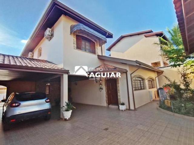 Casa com piscina aquecida e 3 quartos à venda em Valinhos com 310m² e 4 vagas em