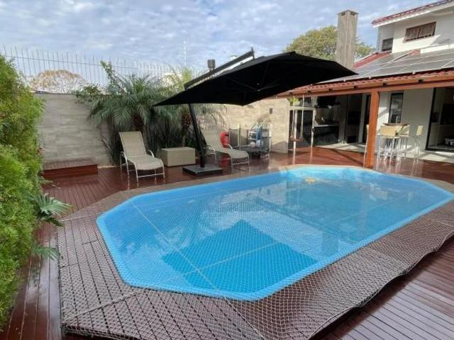 Casa com Piscina Aquecida e Energia Solar