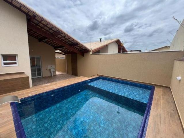 Casa com Piscina, Área Gourmet e Suíte no Jardim Grandesp – Apenas 800 Metros da Praia