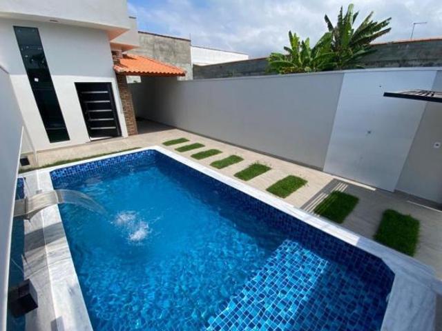 Casa com Piscina, Área Gourmet e Suíte a Apenas 500 Metros da Praia em Itanhaém!