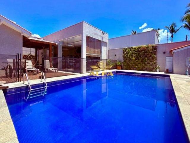 Casa com piscina, área gourmet e 6 dormitórios a uma quadra do mar na Praia da Enseada – Alfa Imóvei