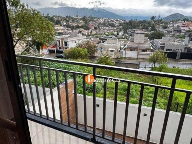 Casa com piscina, área nobre à venda em Atibaia por 880 mil