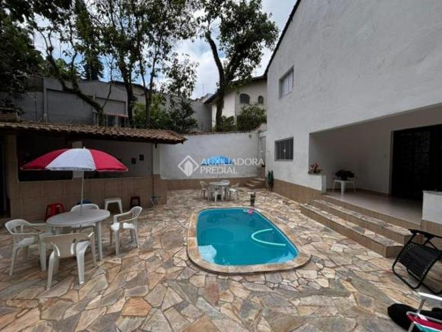 Casa com Piscina Bairro Eldorado Diadema