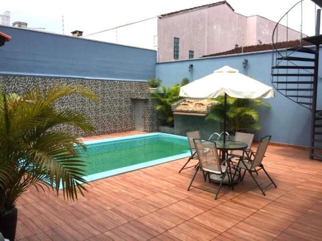 Casa com piscina, centro de Balneário Camboriú!