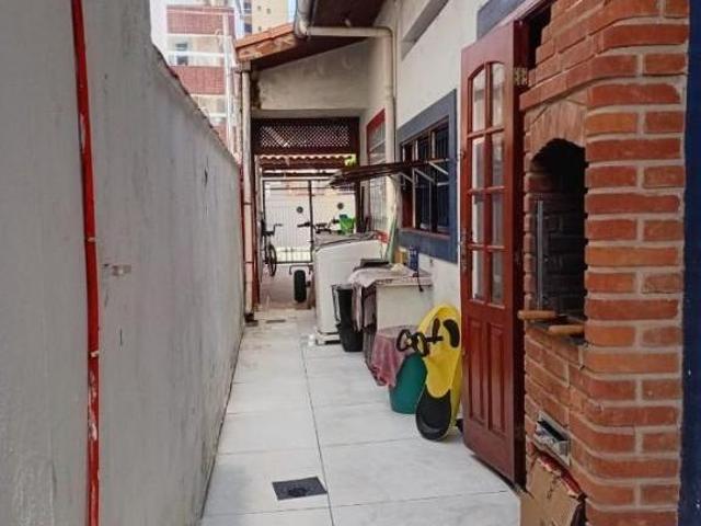 CASA COM PISCINA, COM EDICULA 250M DA PRAIA