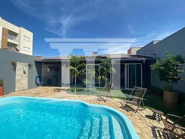 Casa com piscina, completa, 2 quartos, 180,47 m²