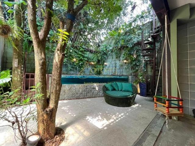 CASA COM PISCINA CONDOMÍNIO FECHADO