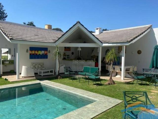 Casa com piscina de Alto Padrão em condomínio na Granja Viana