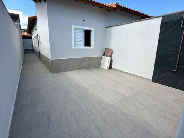 Casa com Piscina de Cascata e Suíte em Itanhaém