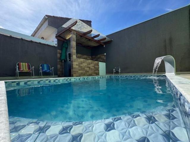 Casa com piscina e 3 dormitórios a venda na praia de Peruibe