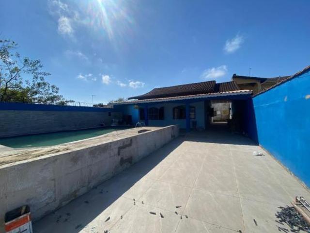 Casa com piscina e 3 dormitórios a venda na praia do jardim regina em Itanhaém