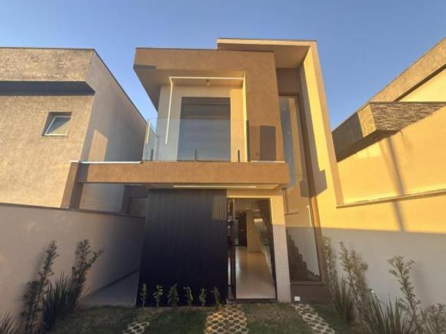 Casa com Piscina e 3 Dormitórios em Santana de Parnaíba/SP