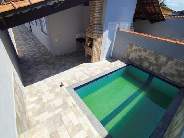 Casa com Piscina e 3 Dormitórios no Itaguaí em Mongaguá – Aceita Financiamento Bancário