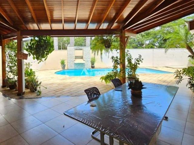 Casa com piscina e 3 quartos à Venda, Catharina Zanaga Americana